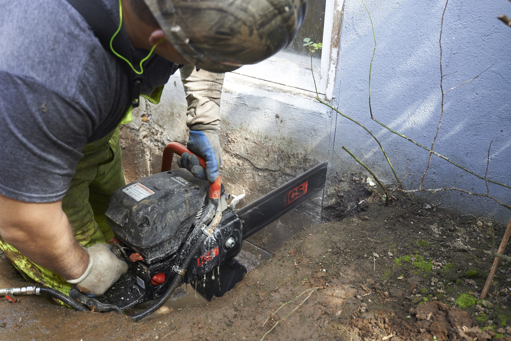 Model 695XL-16 F4 Heavy-Duty Gas Concrete Chain Saw with 16" Guide Bar ...